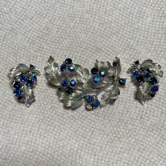 Lisner Jewelry | Jewelry | Vintage Lisner Broochpin Earring Set | Poshmark